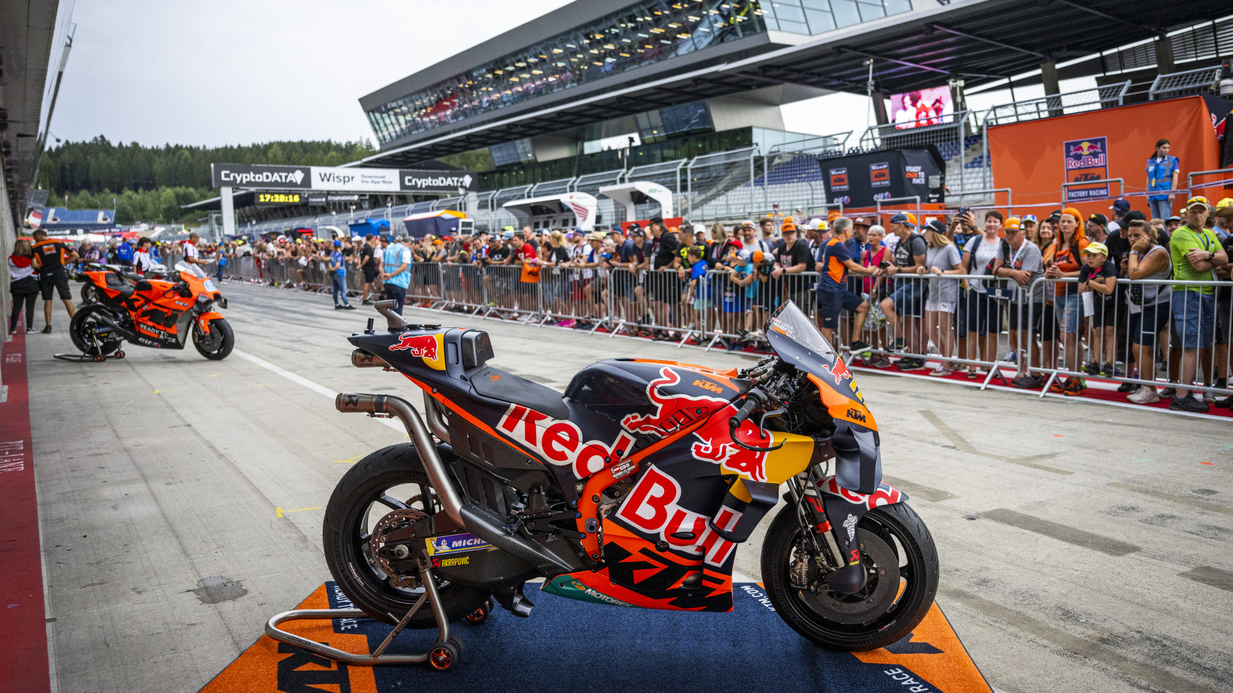 Pit Lane Walk: Experience the MotoGP 2023 up close