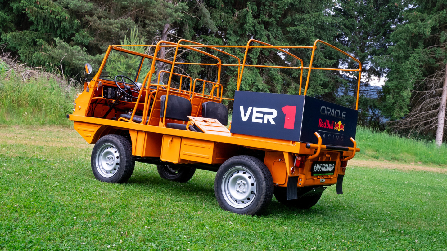 Drivers Parade: Lap of honour in Steyr-Puch Haflingers