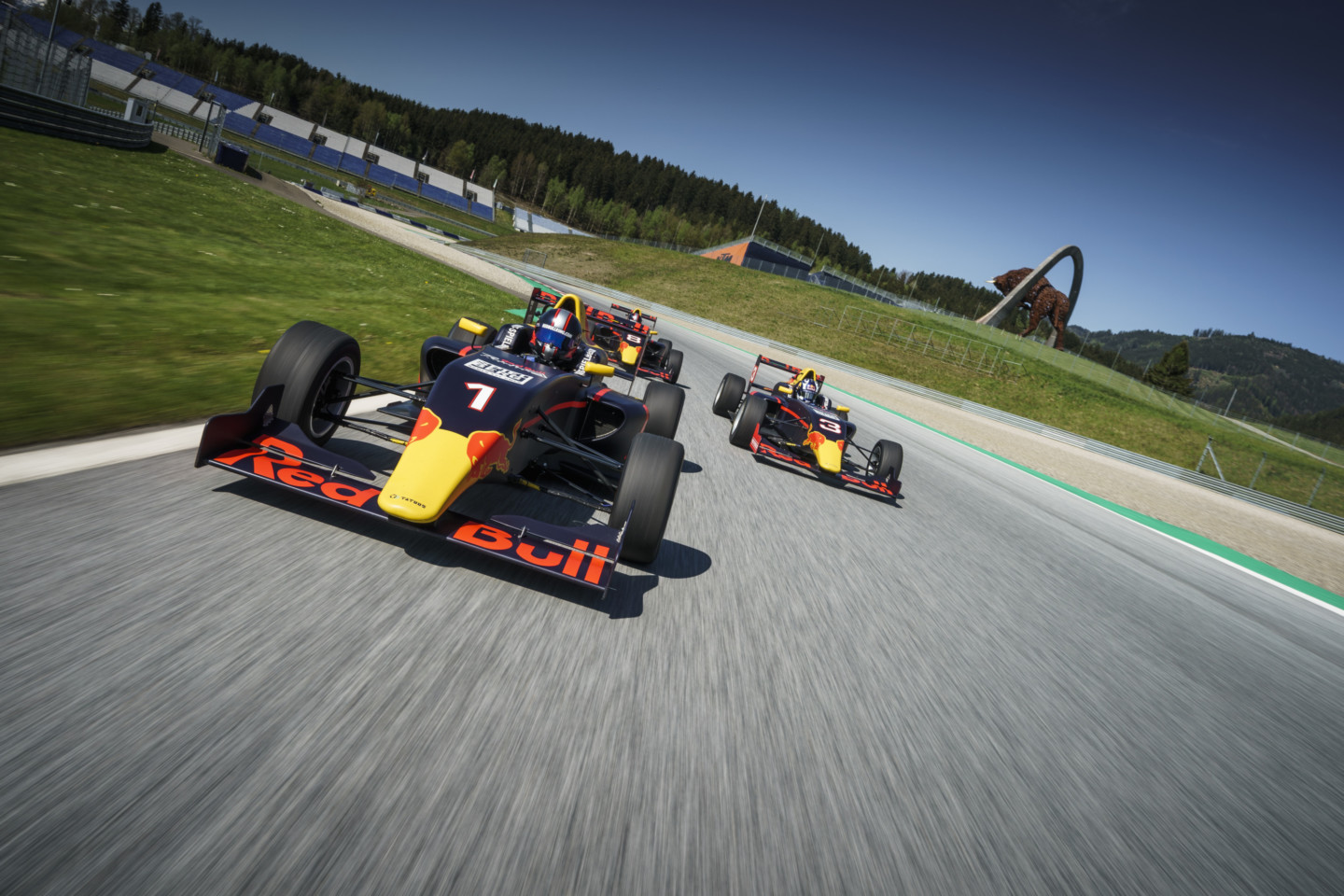 The track is hot I Experience F1/MotoGP track