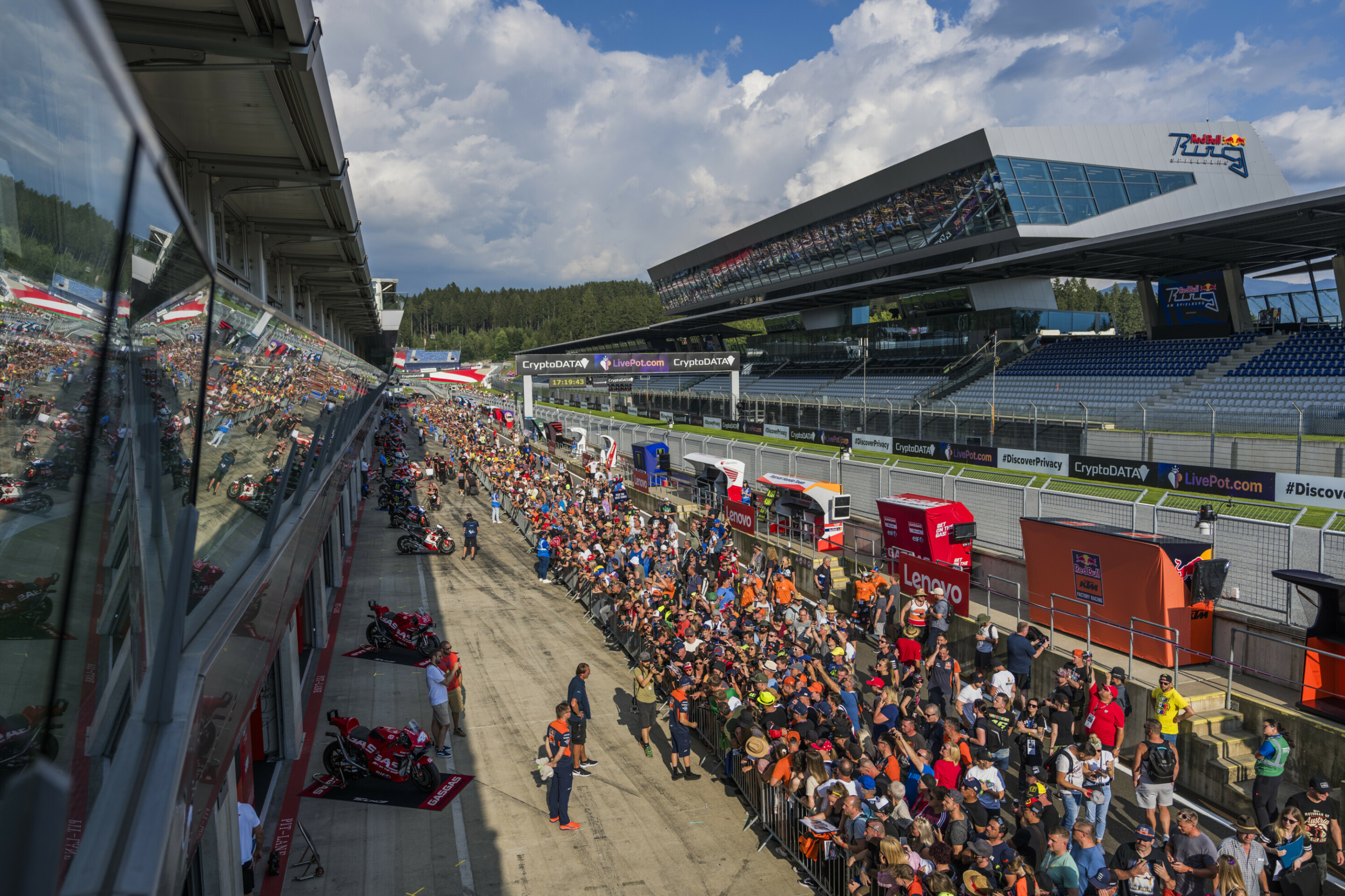 Pit Lane Walk I MotoGP 2024 Spielberg
