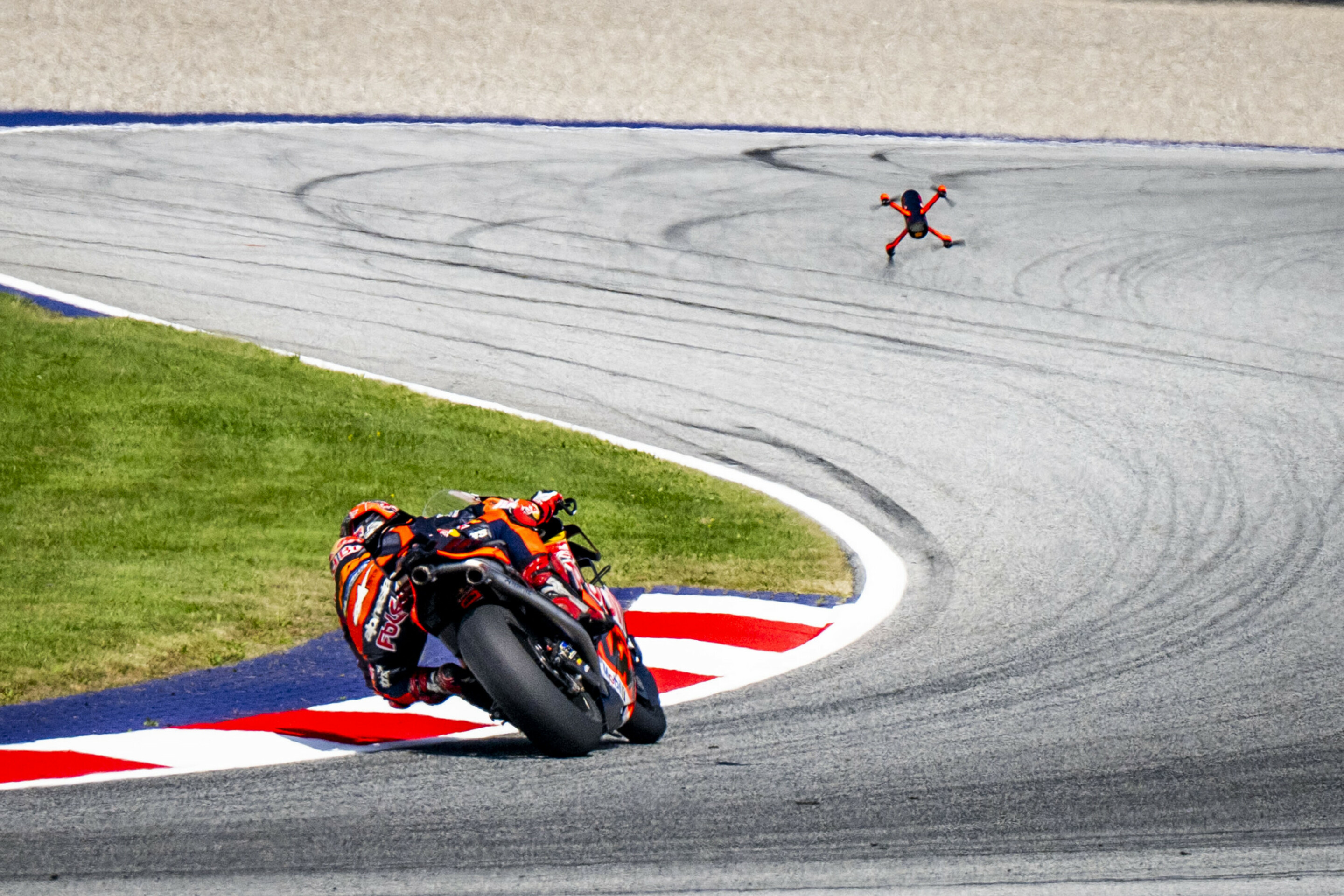 MotoGP seen from a bird's eye perspective: Red Bull Drone 1